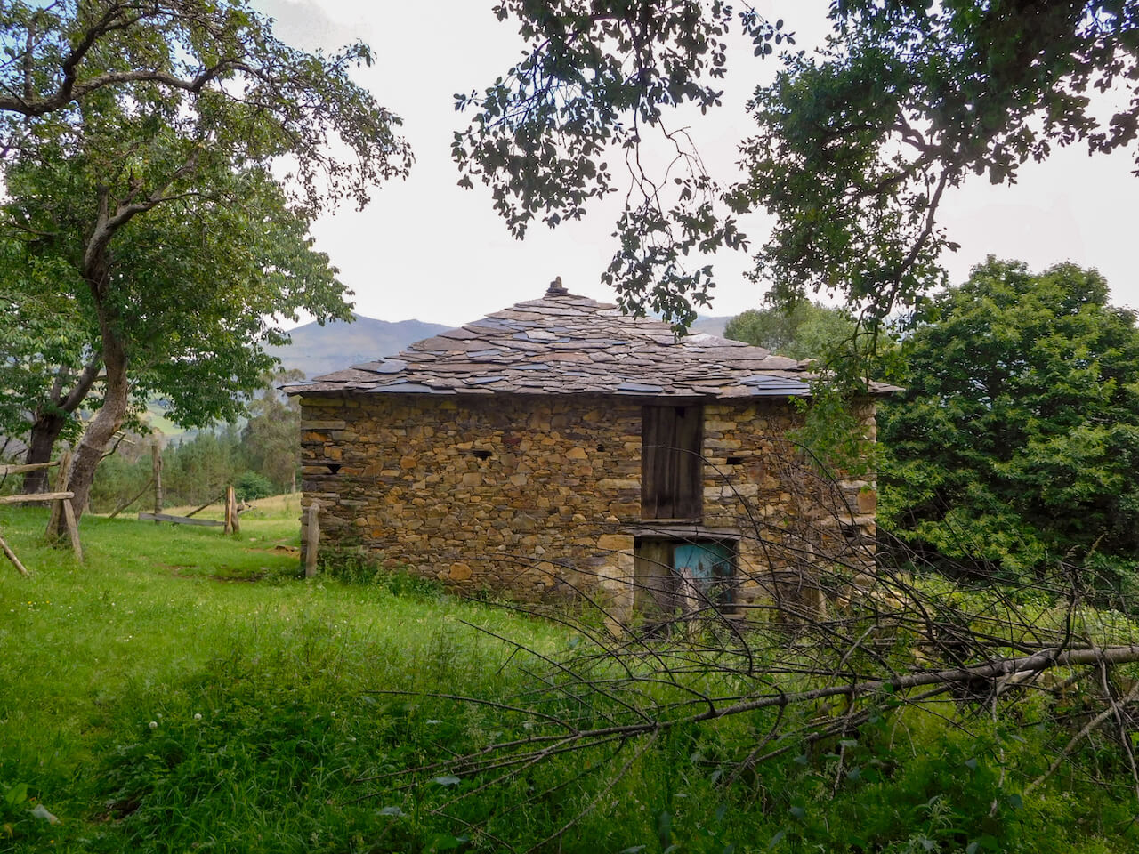 Reforma y ampliación de edificación tradicional para casa de aldea ...